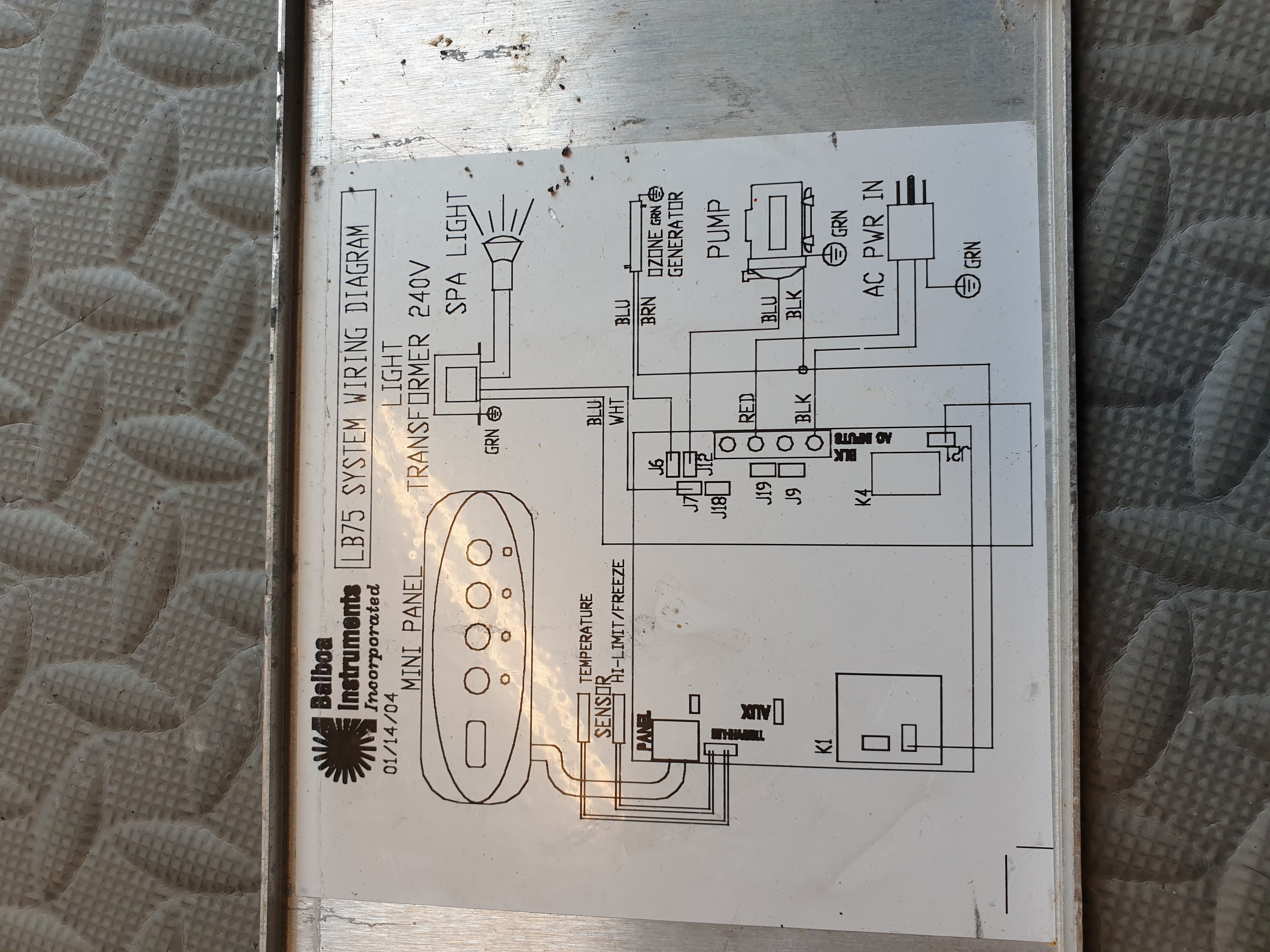 Dreammaker Eclipse Hot Tub does it have a heater? please help ...