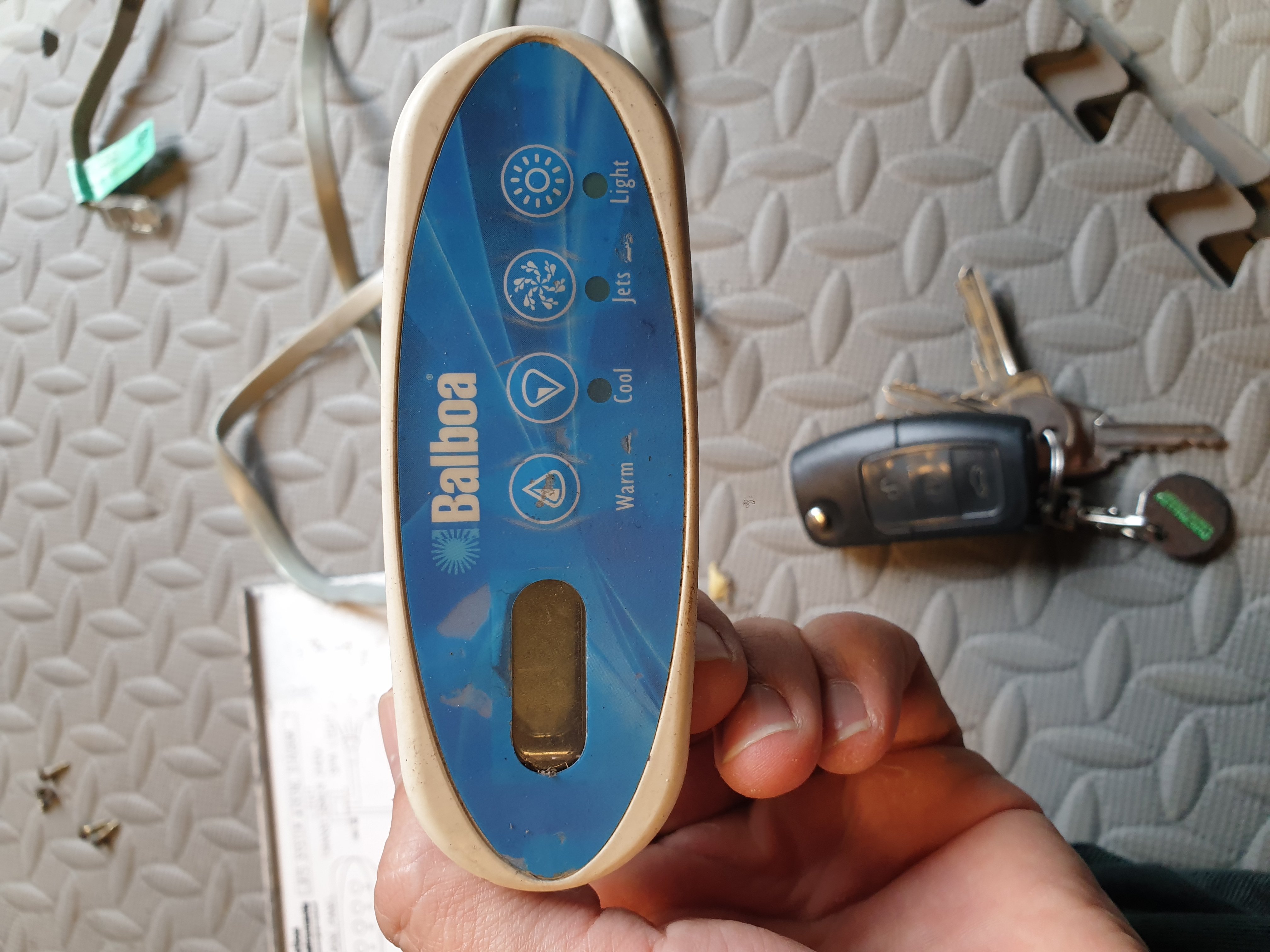 Dreammaker Eclipse Hot Tub does it have a heater? please help ...